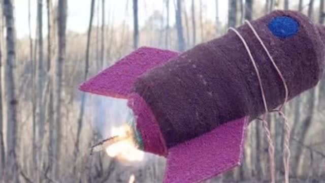 男子用20000根火柴做成火箭模型,点燃瞬间,场面太炫酷