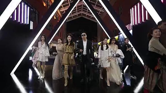 与众不同的潮流与时尚,这才是#武汉时装周# 该有的样子