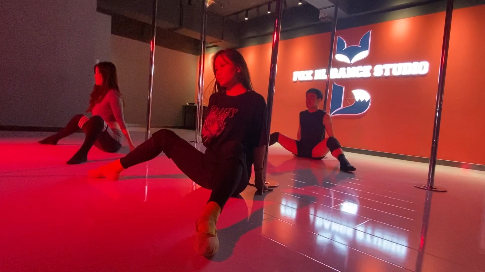 性感钢管舞视频,简单易学