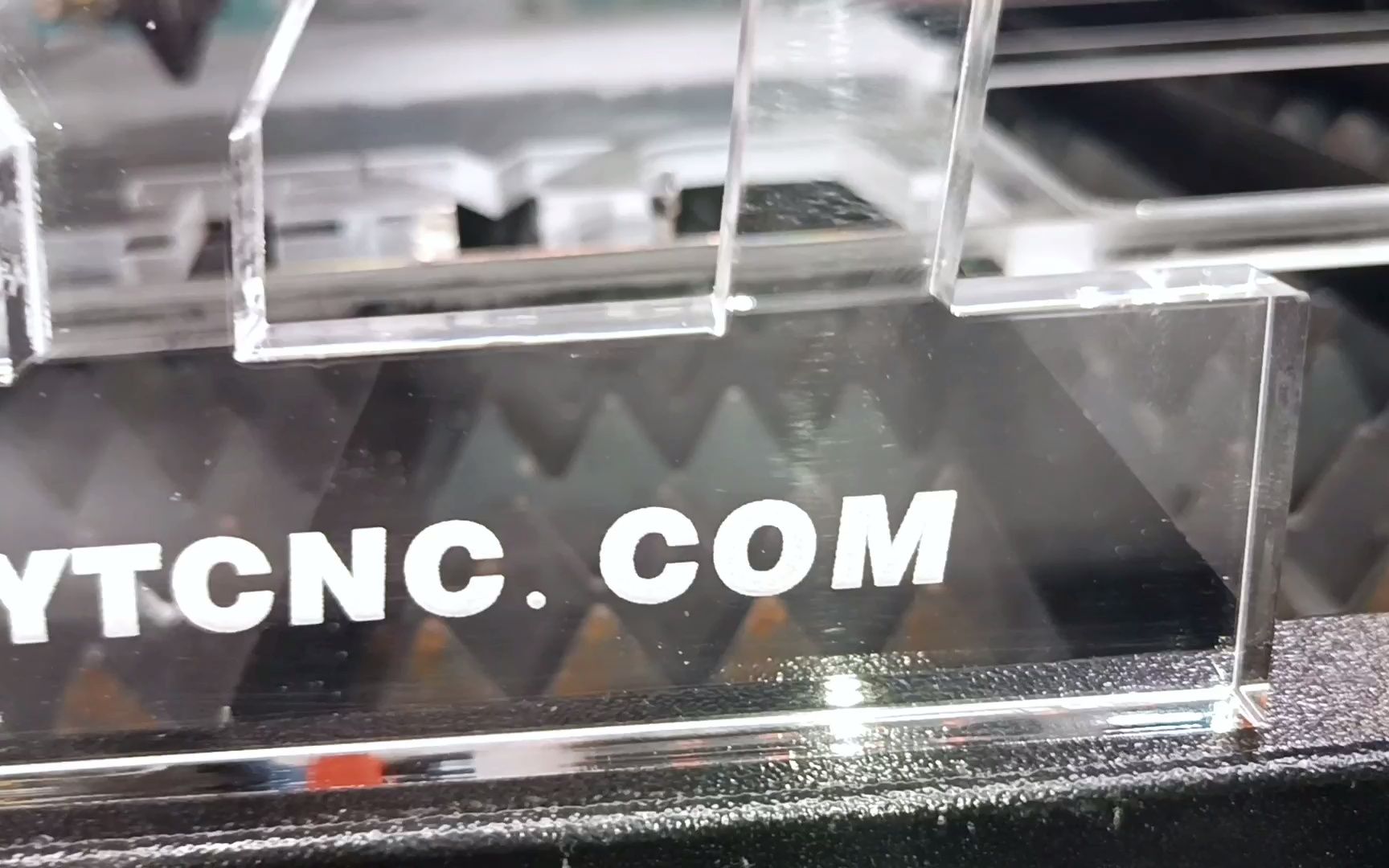 激光光纤一体机全片视频-切亚克力