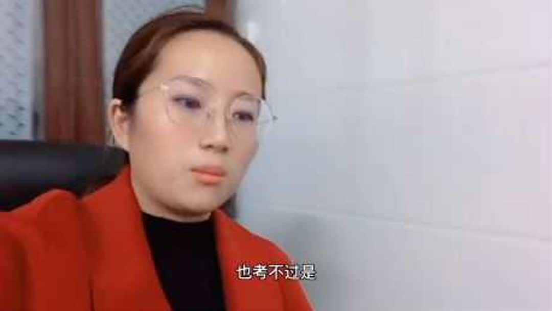 老师周末参加教师资格证考试,直言要是再考不上,就丢人丢到家了