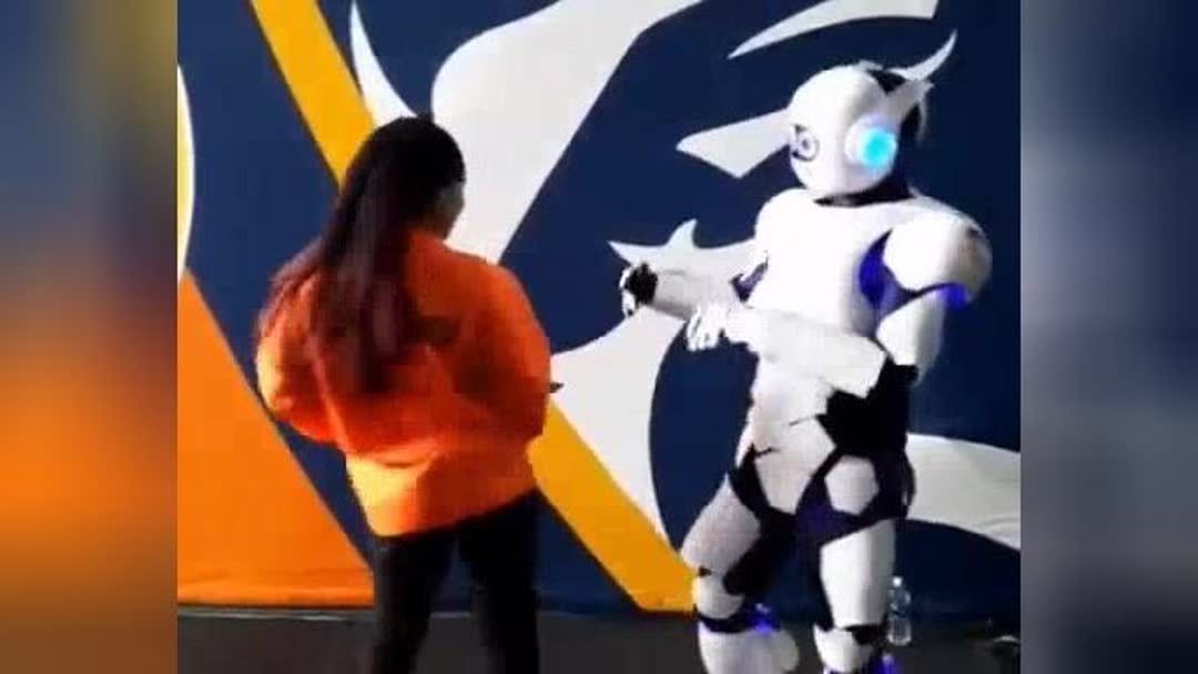 和机器人跳舞你见过吗?