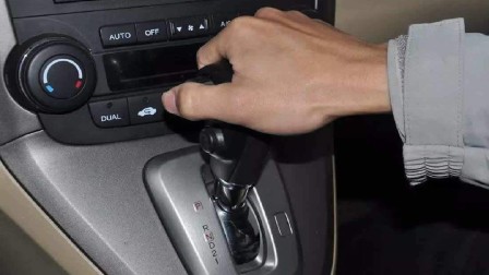 自动挡车怎么开?你可能连最简单的挂挡都没搞明白!