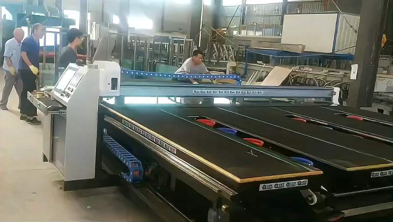 济南长青玻璃切割一体机设备已调试完毕,顺利生产!