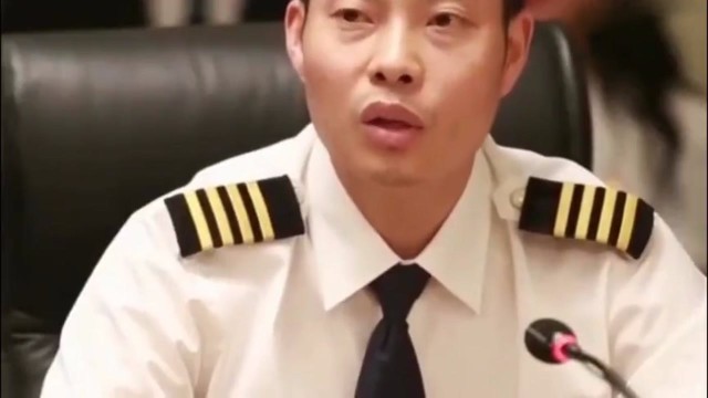 中国机长原型是宠粉狂魔 回复内容相当可爱