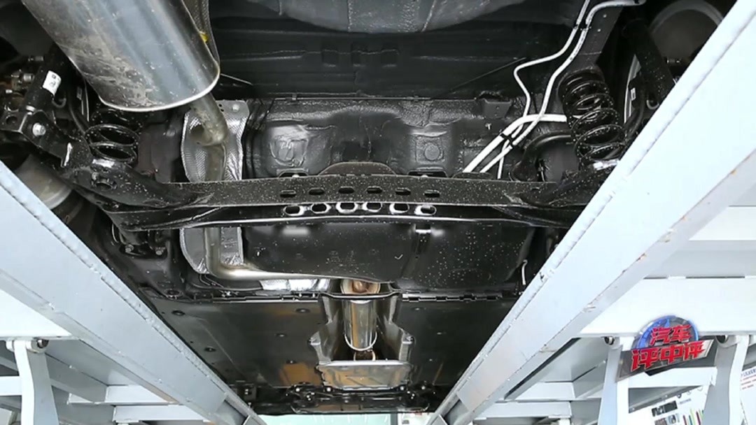 全新朗逸pk新款速腾,底盘结构类似,朗逸用料更差悬架减配严重!