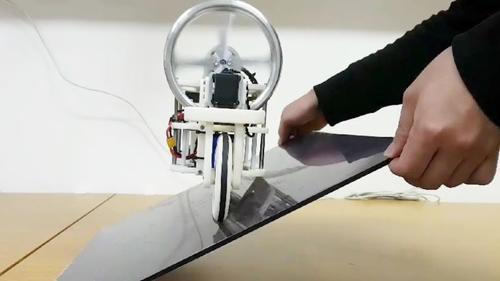 小伙揭秘平衡车原理,45度陡坡如履平地,怎么推也不倒