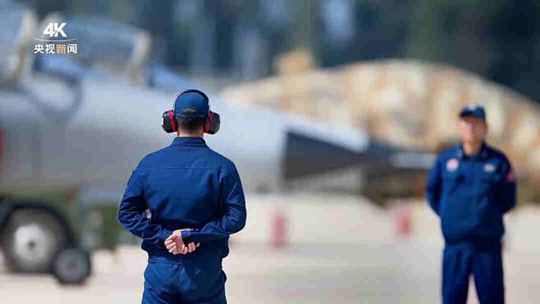 ...20等多型飞机炫舞蓝天,“八一” 飞行表演队换装歼-10C后首次在...