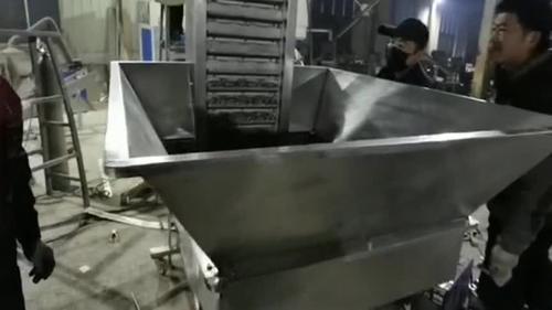 斗式提升机,大大提高了效率,工人干活将更轻松