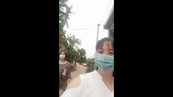 老婆出去发宣传单,看看都发生什么事,