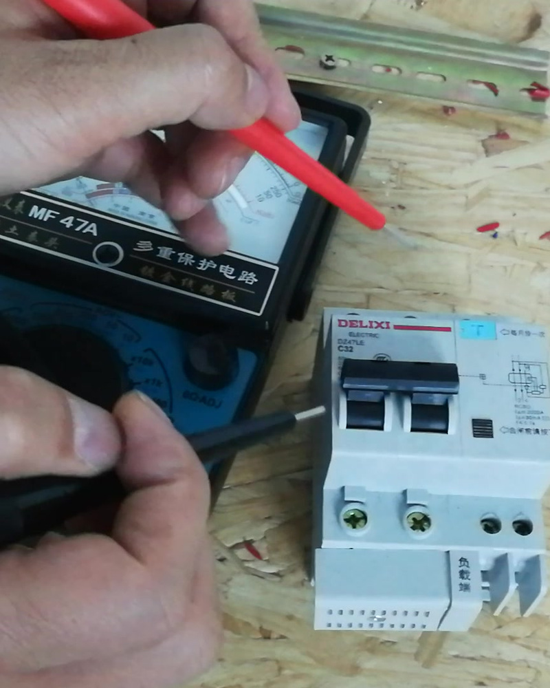 用万用表判断空气开关好坏,是这样操作的…