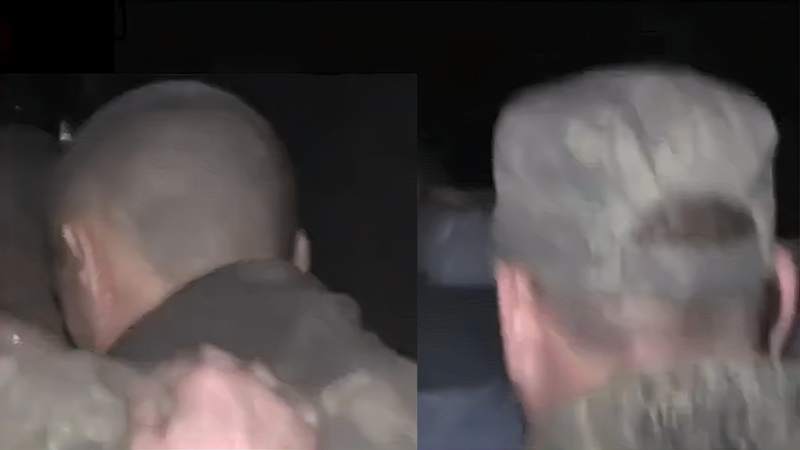 亚速营武装分子用导弹击落俄军直升机,飞机砸向地面瞬间爆炸
