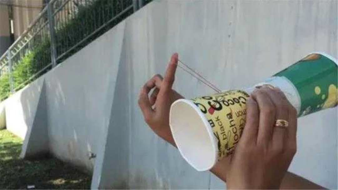 用两个纸杯就能制作飞行器,效果太神奇!你知道是何原理吗?