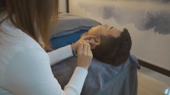 #采耳 一部拍摄不到半小时的宣传小短片。 实力男模