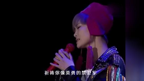 李宇春流行巡回演唱会和蔡依林合作日不落,互动甜蜜,好甜密啊!