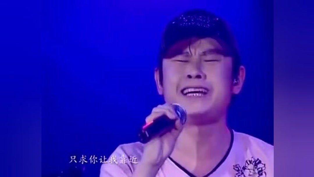 刀郎演唱会上挥汗如雨,演唱《西海情歌》《披着羊皮的狼》