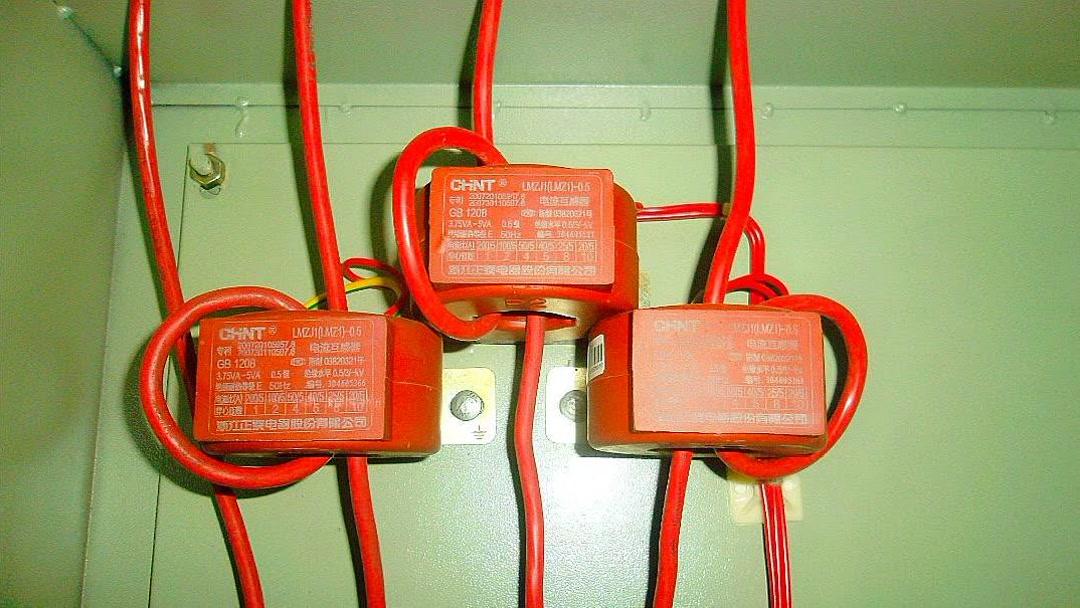 今天才知道,电表加互感器,这样接线才正确,互感器不要轻易接地