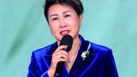 央视元宵诗朗诵:众星朗诵《中国阻击战》致敬最美逆行者