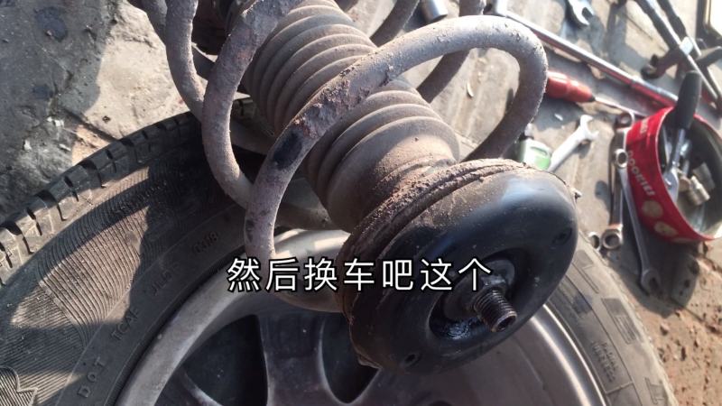 标致307手动挡更换减震器上顶胶作业