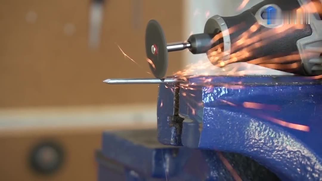 小哥教你一招快速拆链条的方法,简单实用!