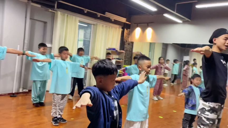 #少儿街舞 #街舞 宝贝逐渐增多