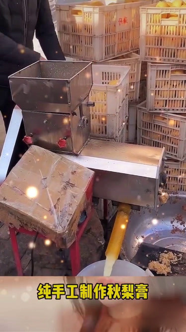 一到入秋,家里放瓶秋梨膏,隔两三天吃几勺,整个冬天就放心了,慢火熬...