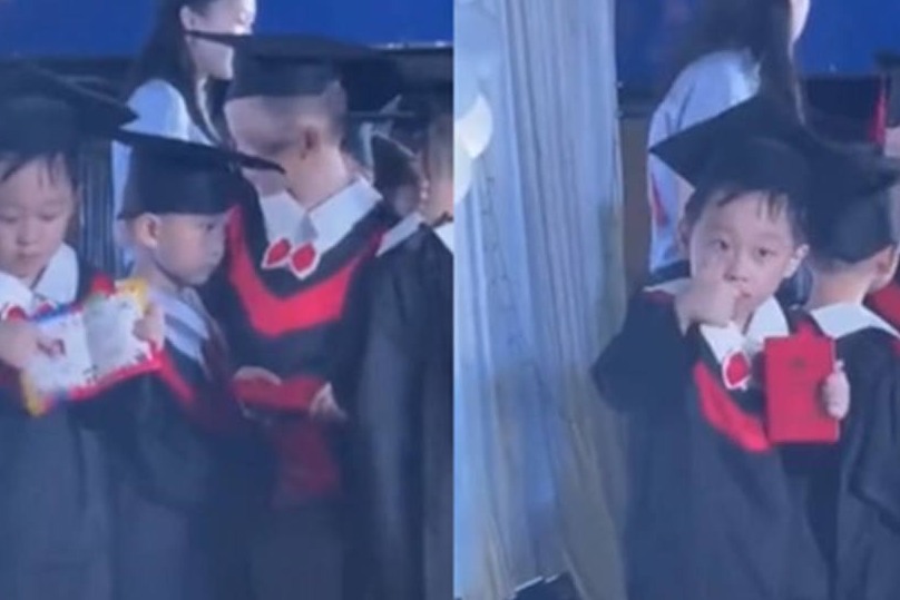 人生第1张毕业证!男孩幼儿园毕业满脸傲娇跟妈妈炫耀