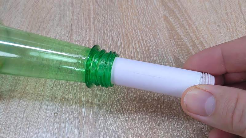 塑料瓶不要扔,瓶口安装一个pvc管,放在卫生间家人抢着用