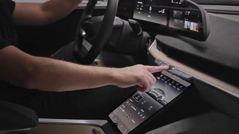 ...纯电轿车最新宣传片,展示了新车的内饰设计亮点以及人机交互理念等。