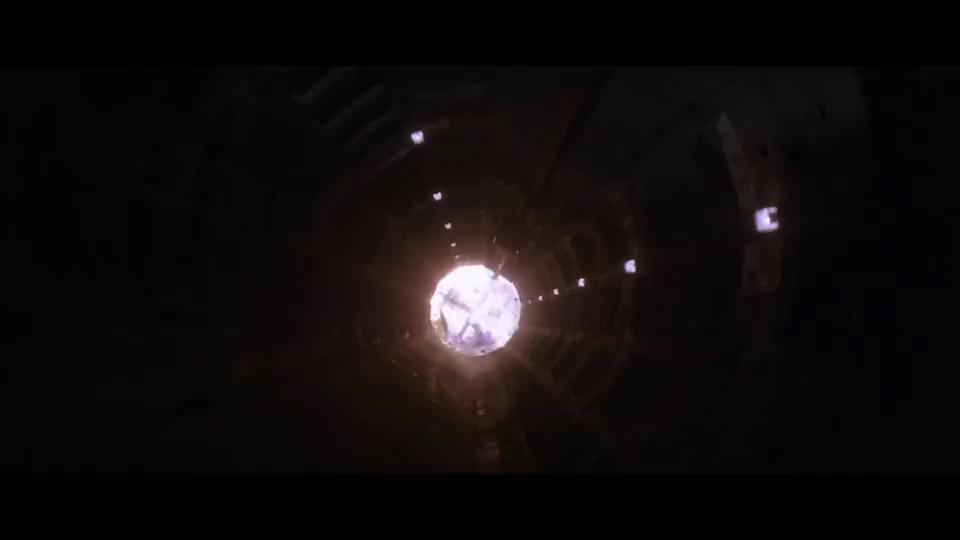 核试验场爆炸,男子从核弹发射通道逃生,发现地面上炸的更厉害