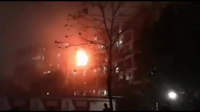 【浙江工业大学学生宿舍着火】12月18日19时52分,杭州消防接到报警,...