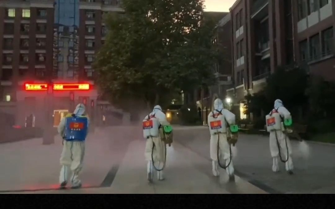 贵阳消防对各个学校进行消杀