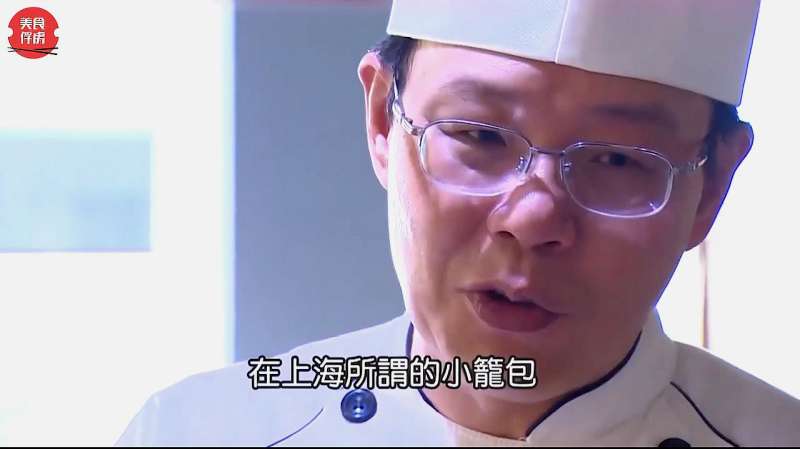 大叔做上海小笼包,加入熬煮4小时胶原蛋白皮冻,顾客一吃,真香