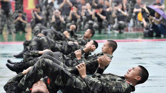 拒服兵役人员将承受什么后果?不能被录用为公务员只是其中一点