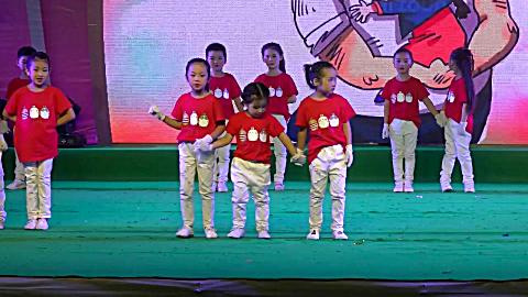 2017年少涓幼儿园毕业典礼——诗歌朗诵《我长大了》