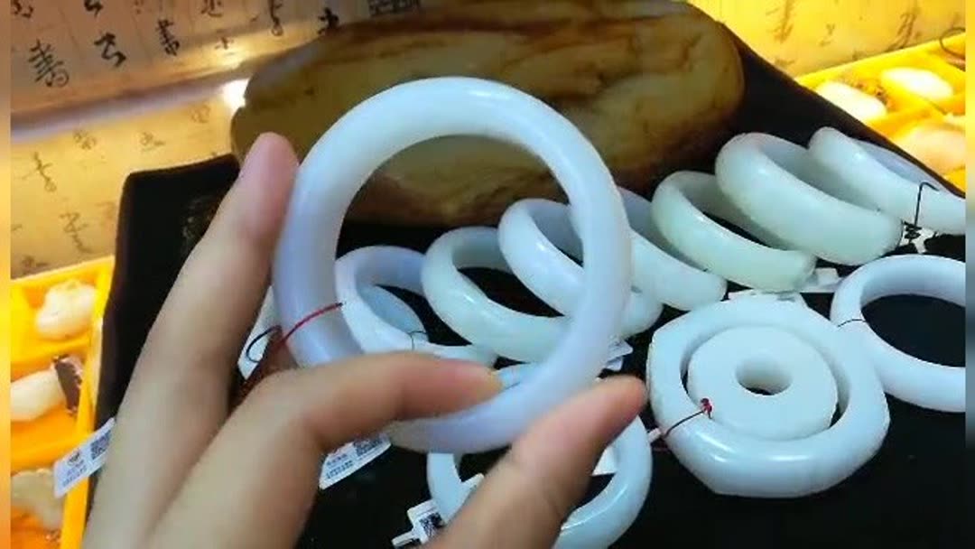 和田玉价格:为什么有的几百元,有的千万元?