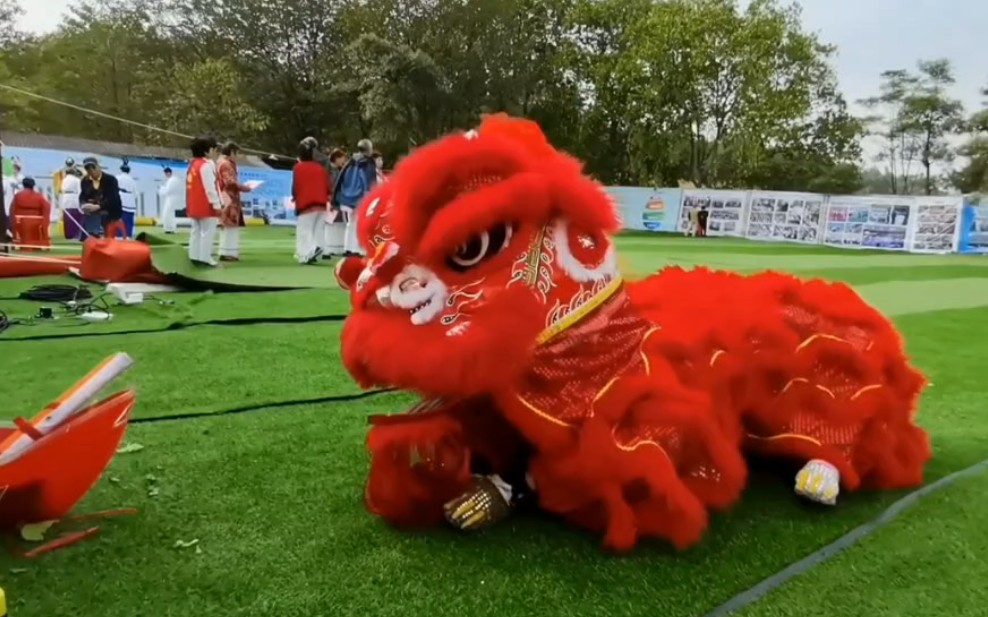 盘点那些搞笑的舞狮场面,你们觉得那个场面更搞笑一些呢?