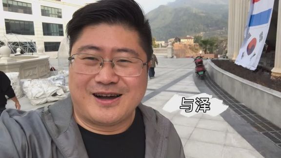 #主播带你看侨博#首发!侨博会“网红球”带你摸着看!