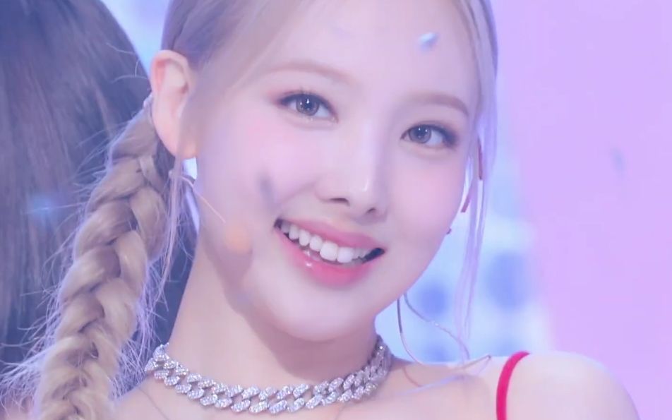 林娜琏Solo出道曲POP 首舞台公开