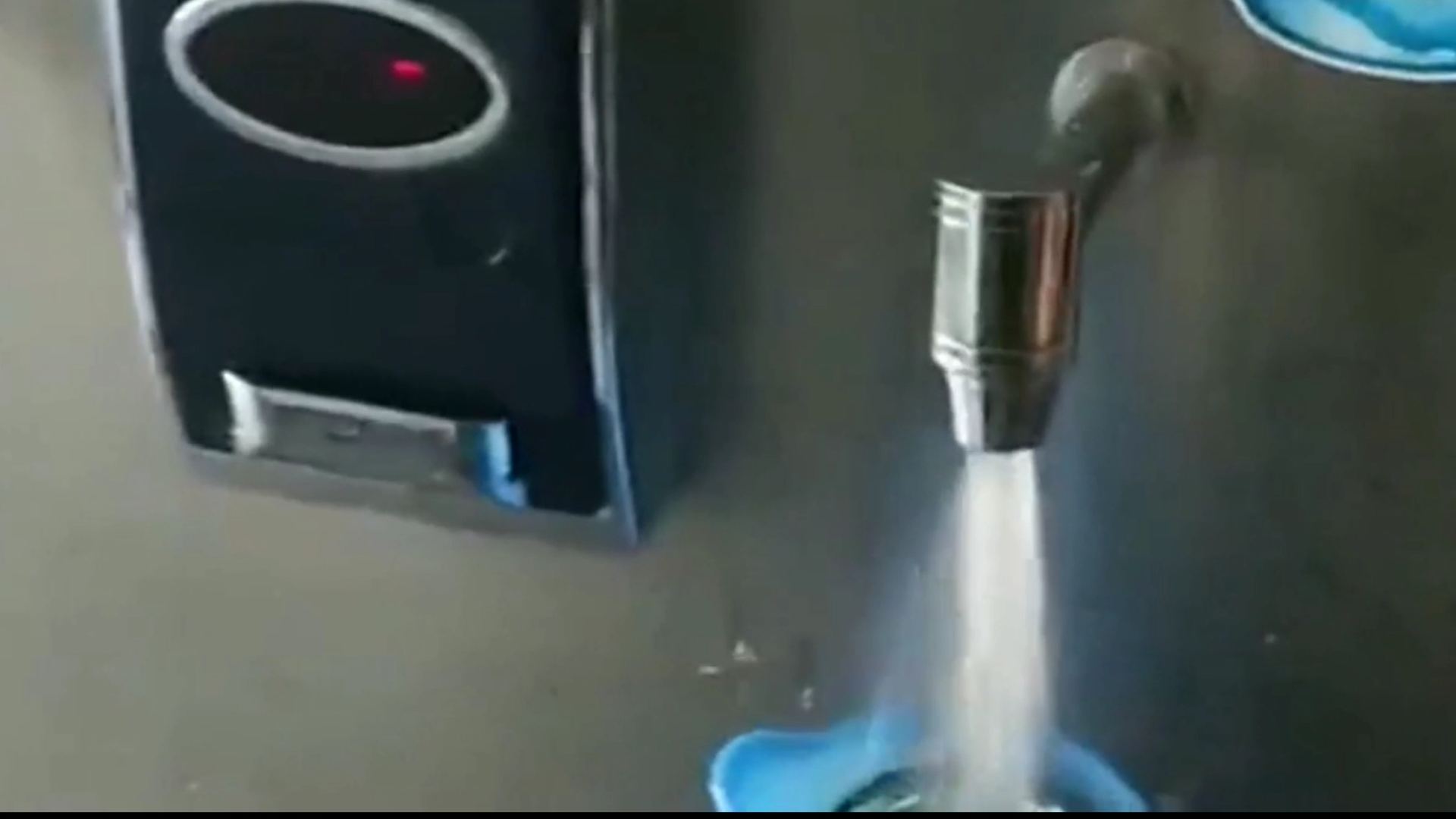 学校的水卡,计费器跳的跟加油站加油一样!