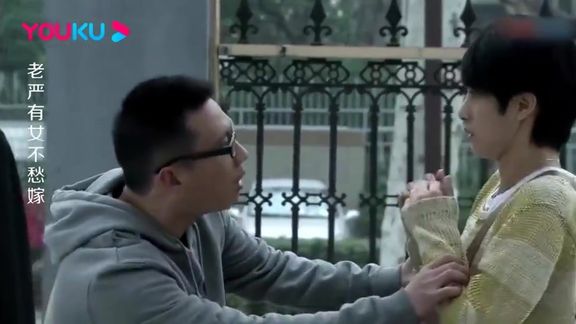 老爸带回一个跟女儿长的一模一样的美女,女婿瞬间慌了,这谁呀?