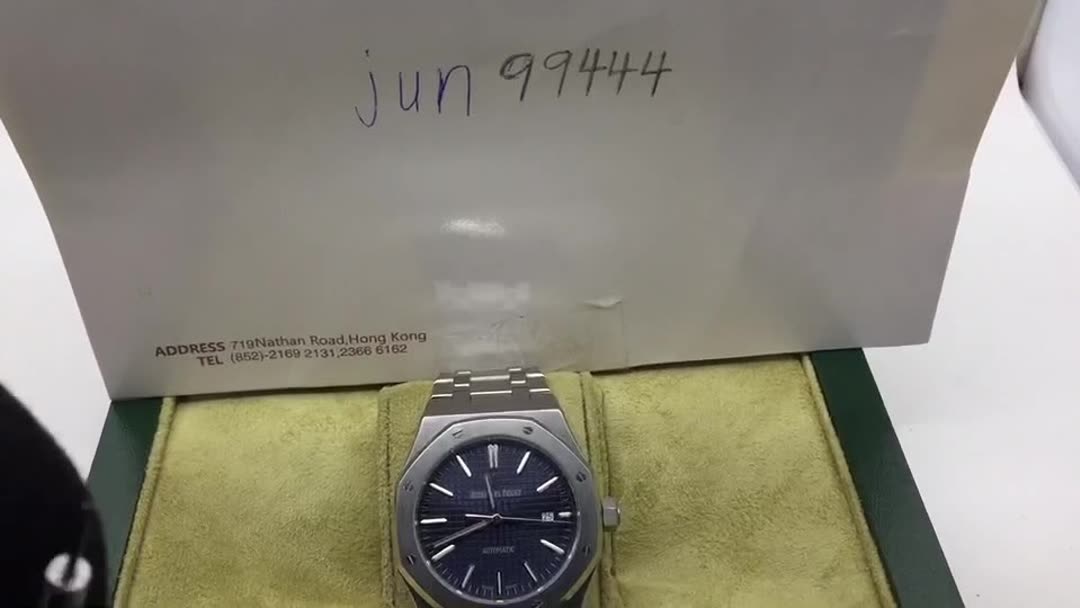 这是男人佩戴最好的爱彼男士钢带表