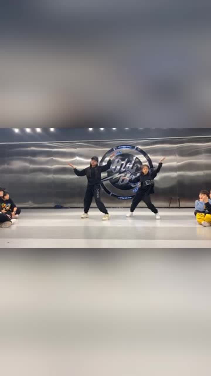 舞蹈课堂实录爱分享请多关注点赞!