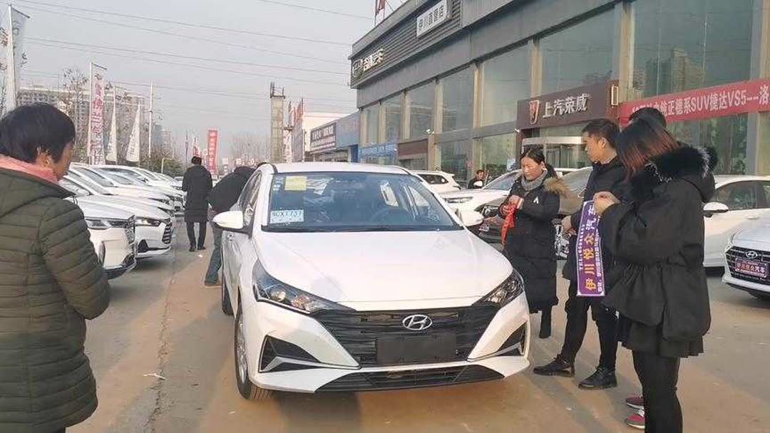 客户提车2020款现代悦纳手动挡,新款比领动还漂亮,这车还行吧?