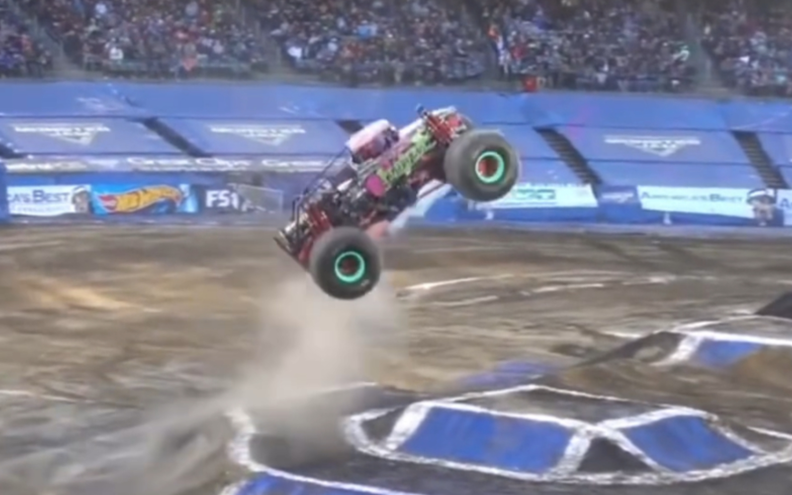 大脚车游戏危险动作请勿模仿