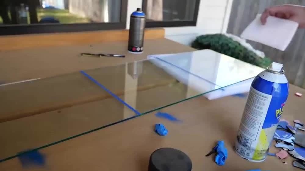 慢镜头下的玻璃破碎瞬间是什么样的?老外亲测,场面不小