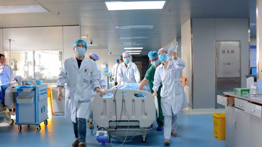 人死亡后的世界是什么样?画家出车祸后画出,网友:越看越害怕