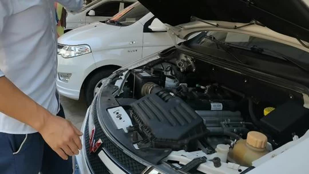 陪帅哥粉丝去桂林蓝天二手车市场看车,究竟看了多少台五菱宏光?