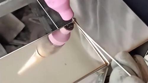 焊接不锈钢这一块儿,我这手艺说是第一次,从来就没人敢说第二