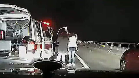 行车记录仪直击惨烈车祸现场(1) 视频_02